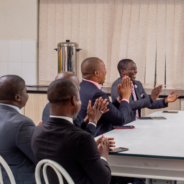 IBhayibhili LesiNdebele SaseZimbabwe—Ukwethulwa KweNguqulo Yomhlaba ...