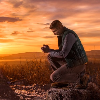 Watchtower Magazine, October 2015 | Does It Do Any Good to Pray?