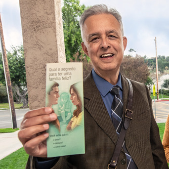 Improving Our Skills in the Ministry—Witnessing Through a Camera or an ...