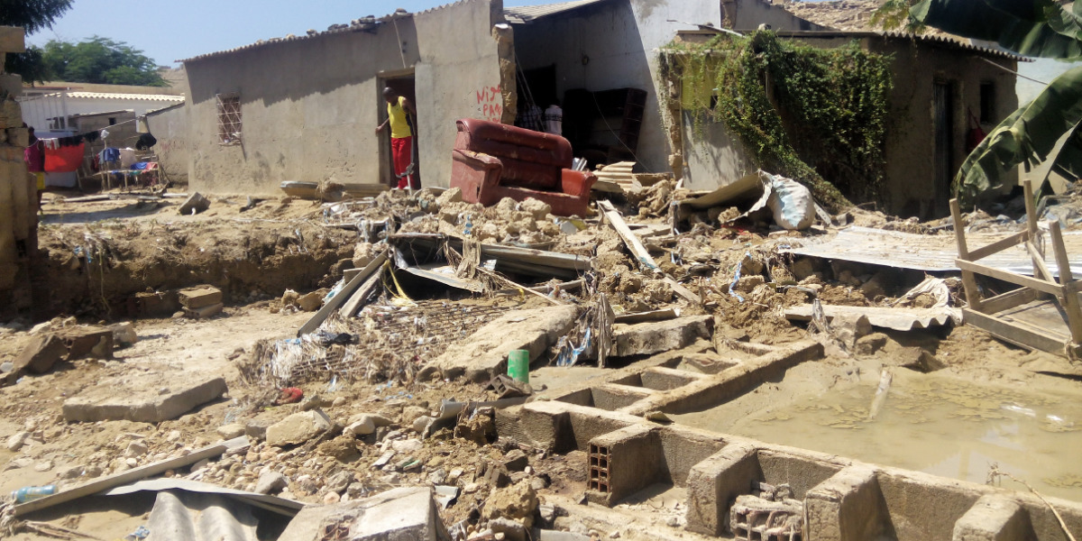 Jehovah’s Witnesses Help Angola Flood Victims